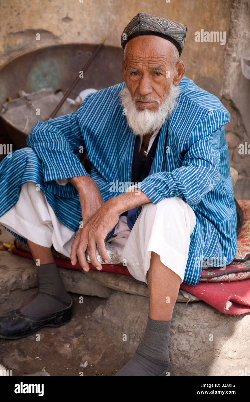 Uigur man hi-res stock photography and images - Alamy