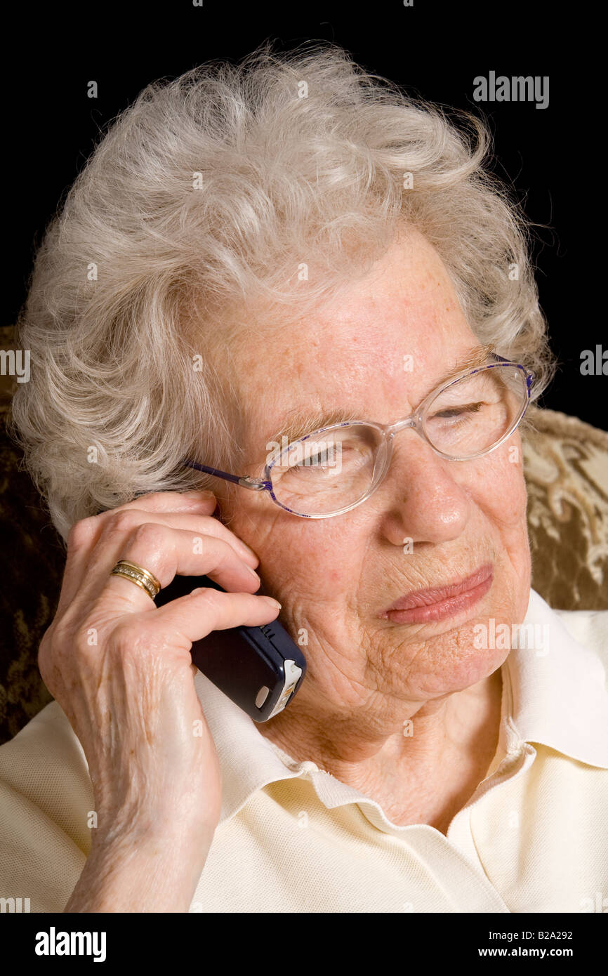 Old lady phone uk hi-res stock photography and images - Alamy