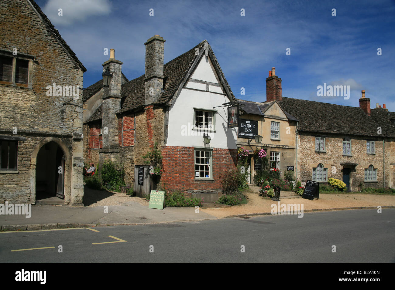 Old english pub hi-res stock photography and images - Alamy