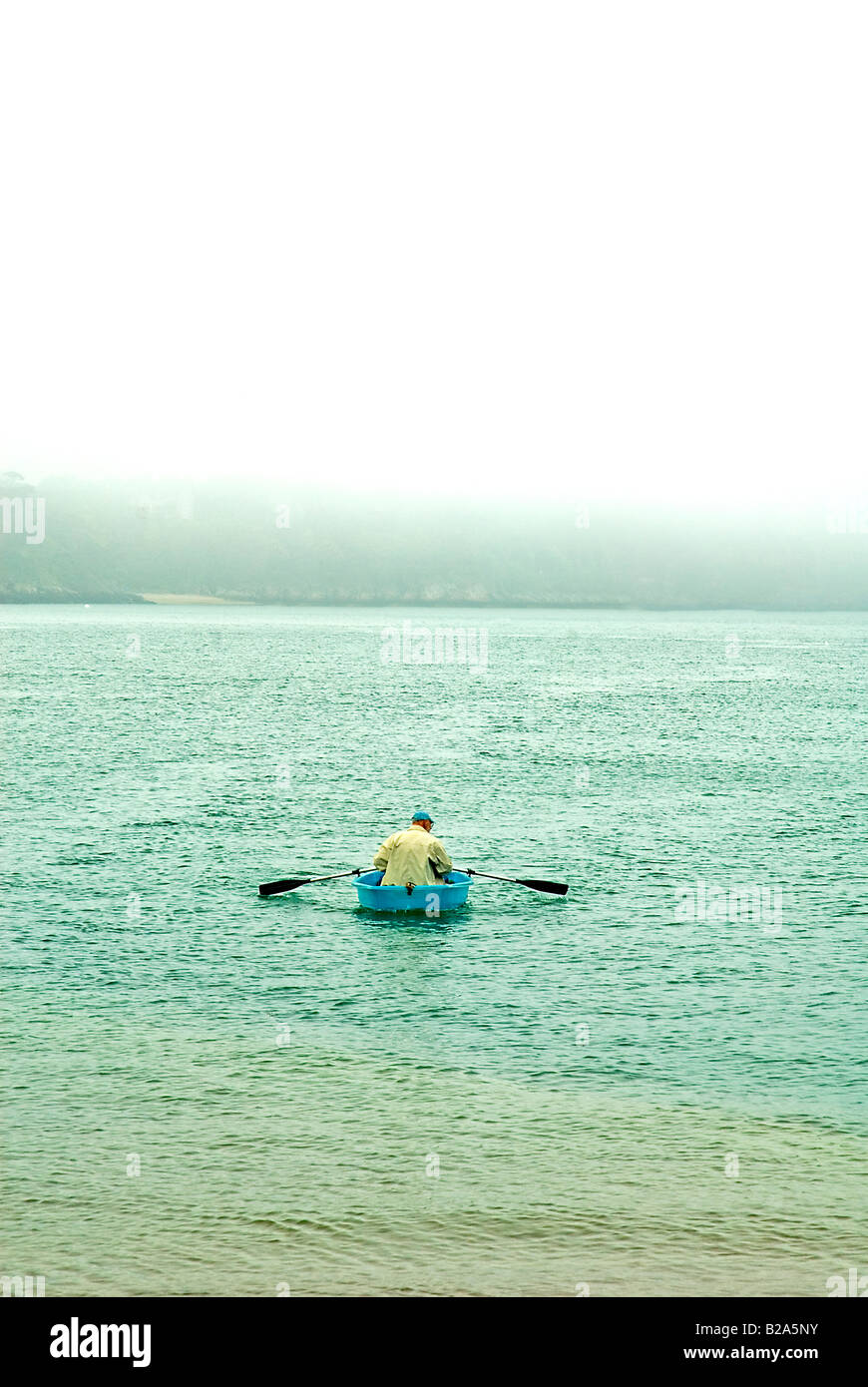 Rowboat waves hi-res stock photography and images - Alamy