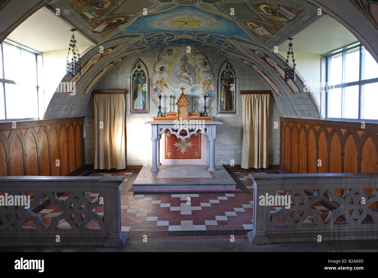 ITALIAN CHAPEL ORKNEY INTERIOR OF THE CHAPEL BUILT IN A NISSAN HUT ...