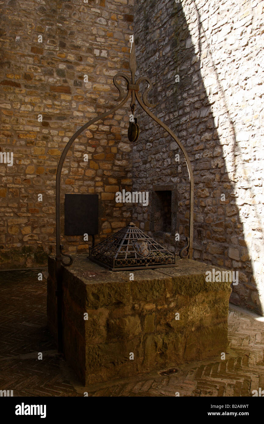 Well castle hi-res stock photography and images - Alamy