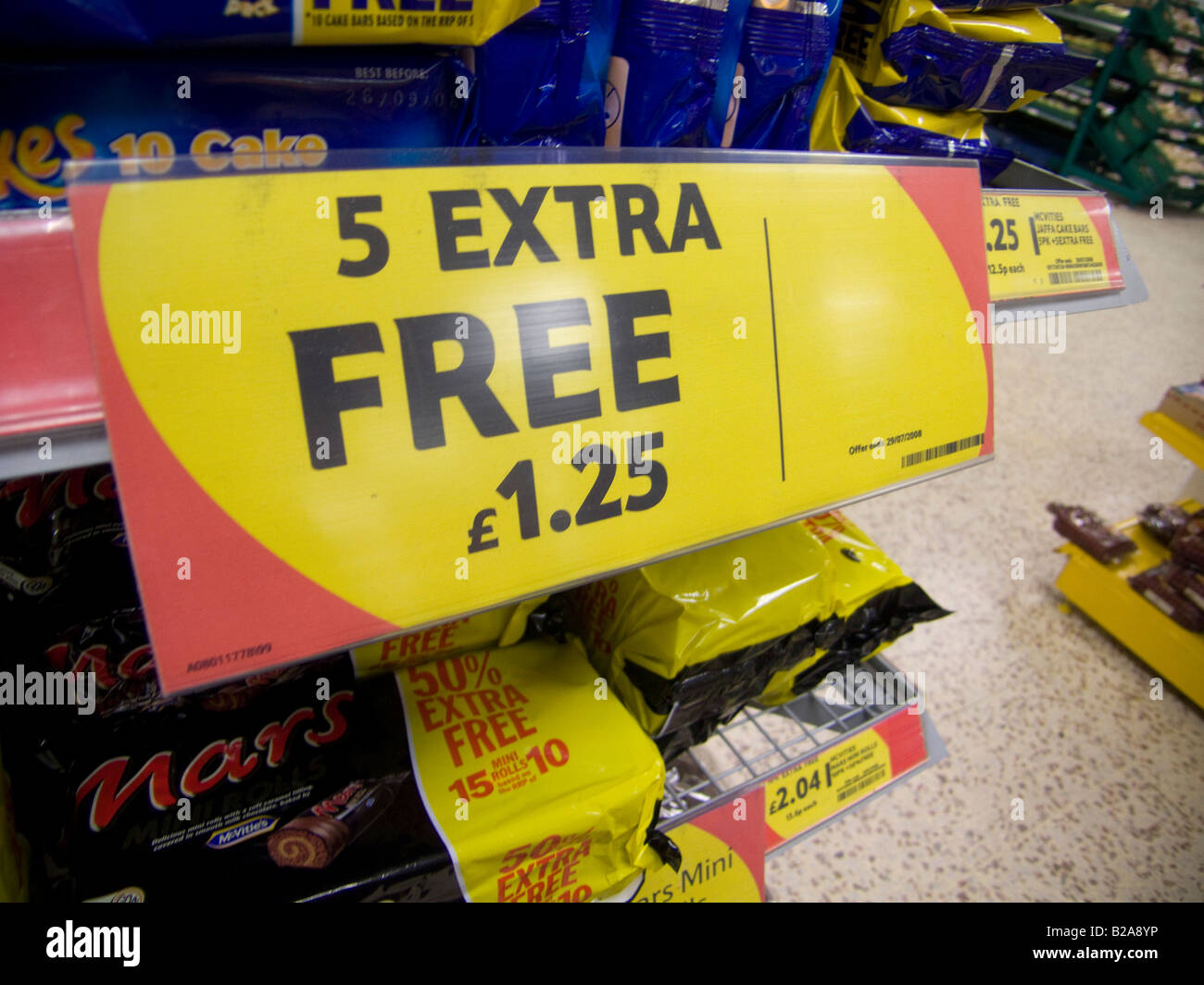 5 Extra free, price discount notice in a supermarket Stock Photo - Alamy