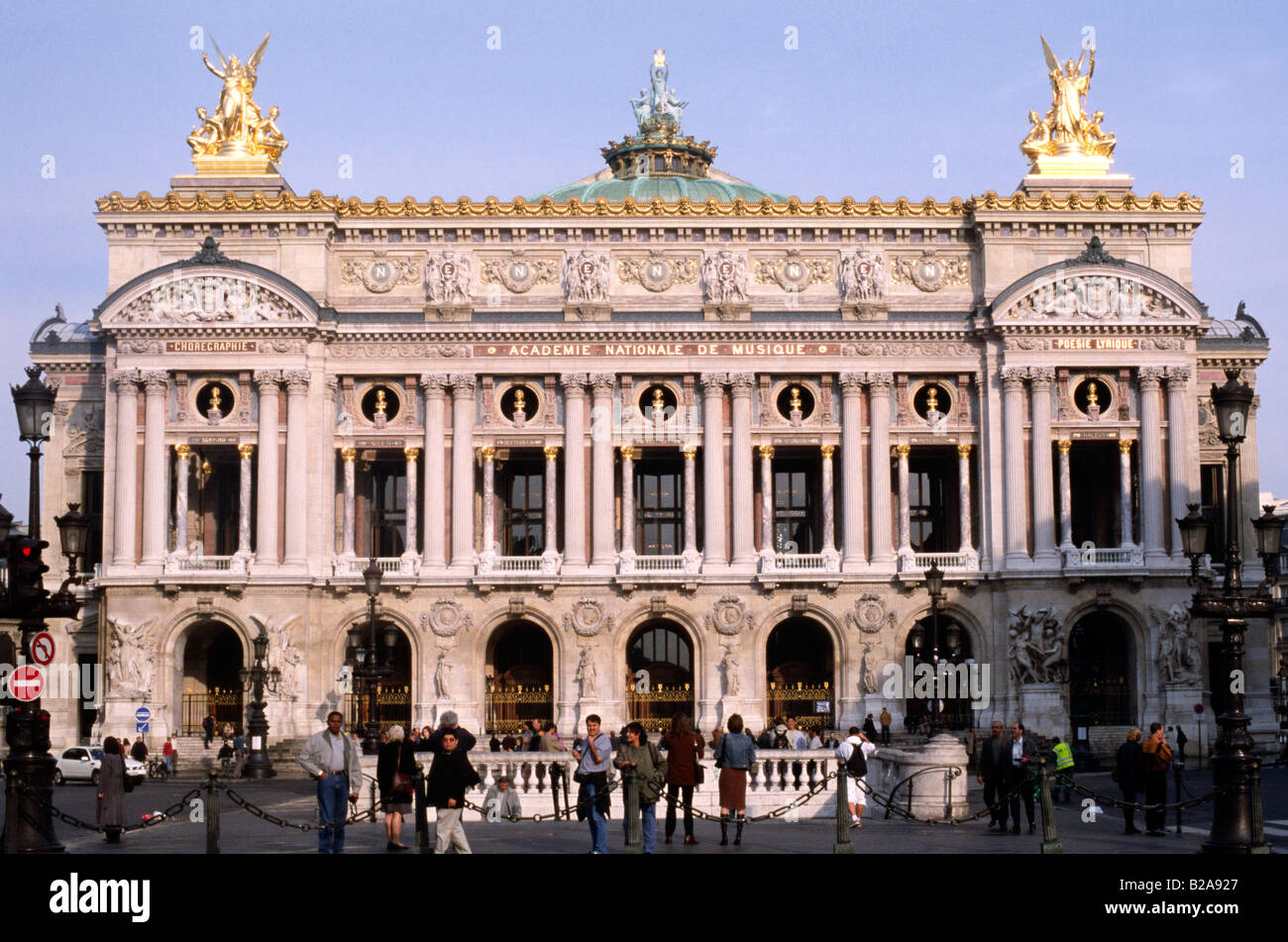 Opera house paris exterior hi-res stock photography and images - Alamy