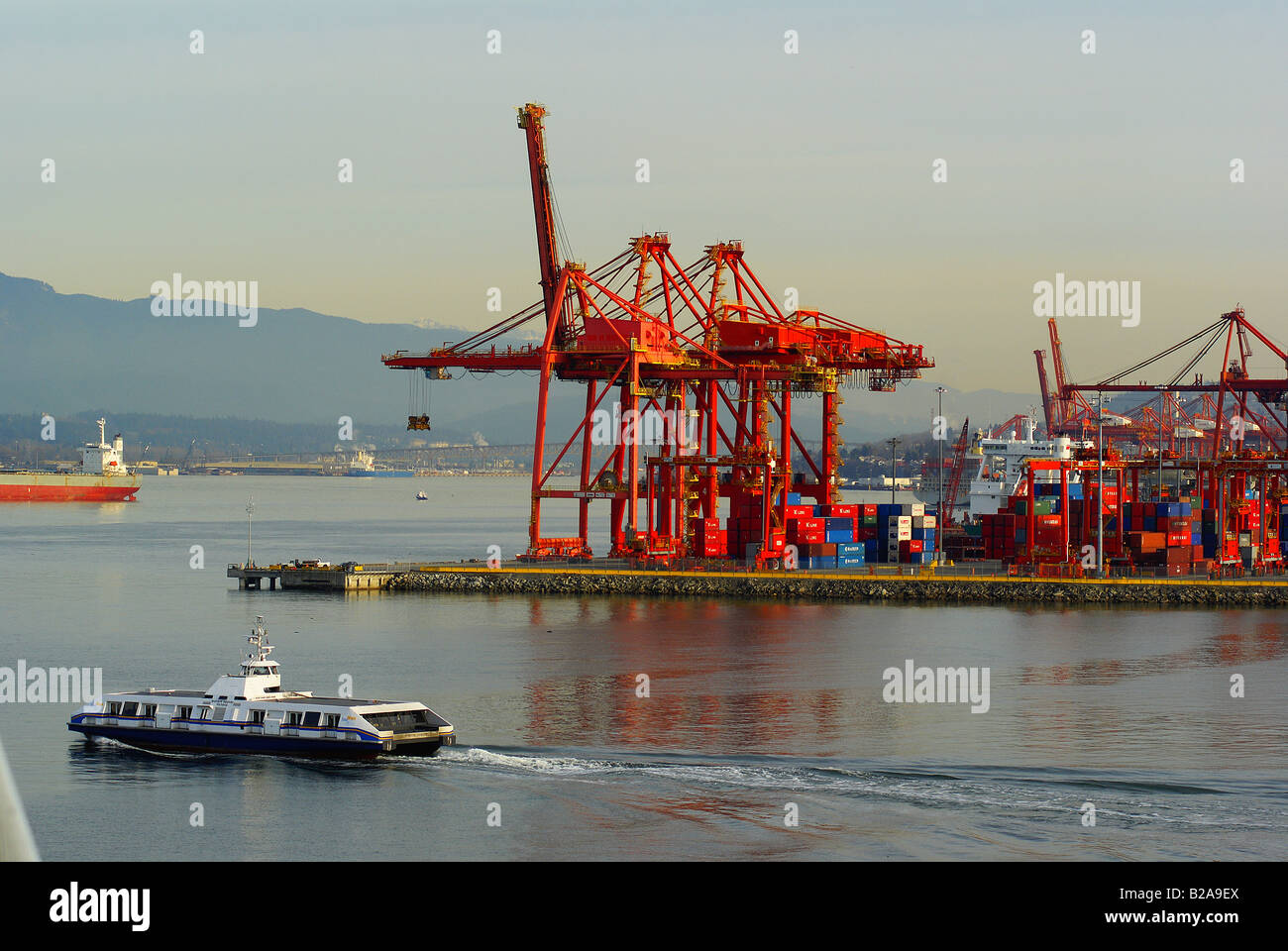 Seabus leaving the terminal in the Port of Vancouver Stock Photo - Alamy