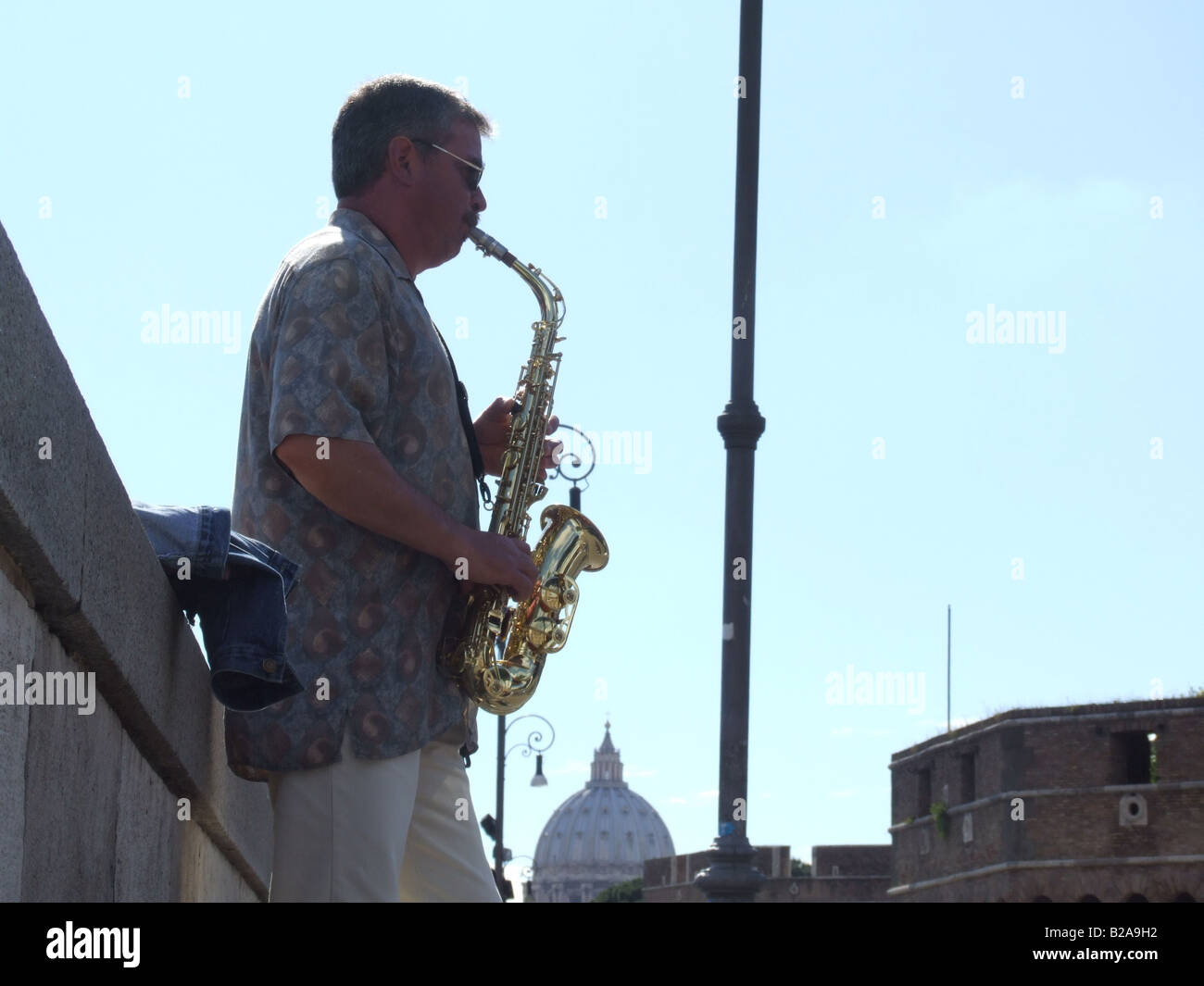 Saxophone player in italy hi-res stock photography and images - Alamy