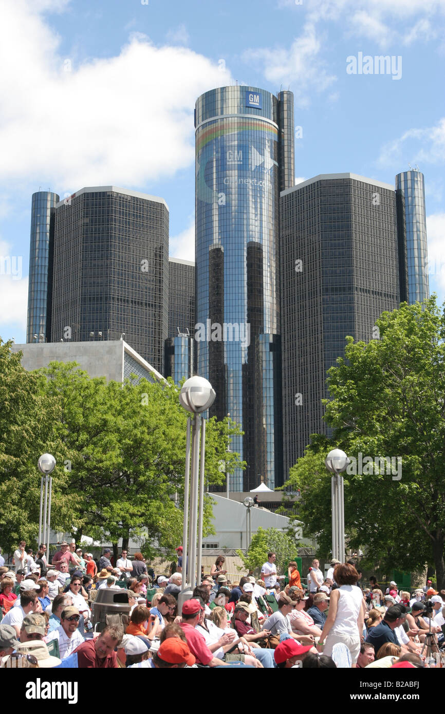 Crowd gathered along detroit river hi-res stock photography and images ...