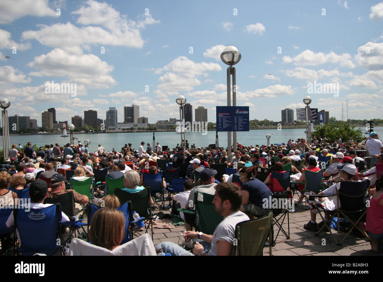 Crowd gathered along detroit river hi-res stock photography and images ...