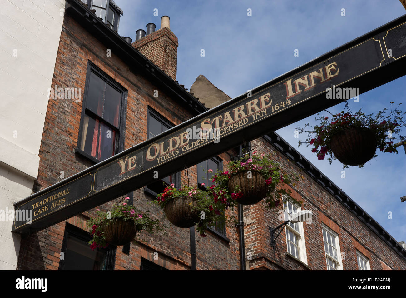 Ye olde star inn pub hi-res stock photography and images - Alamy