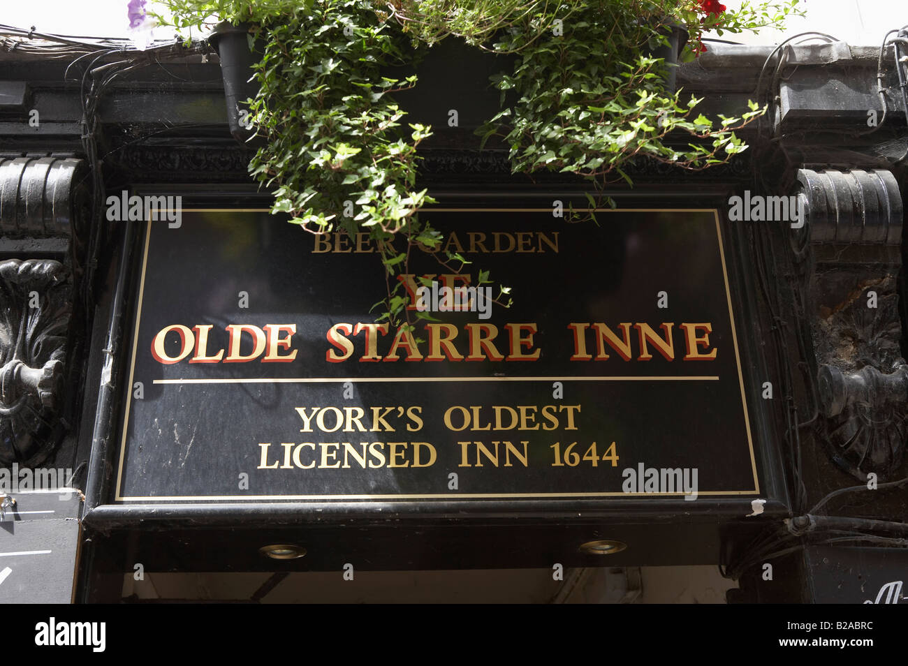 YE OLDE OLD STARRE STAR INNE INN PUB PUBLIC HOUSE SUMMER YORK CITY ...