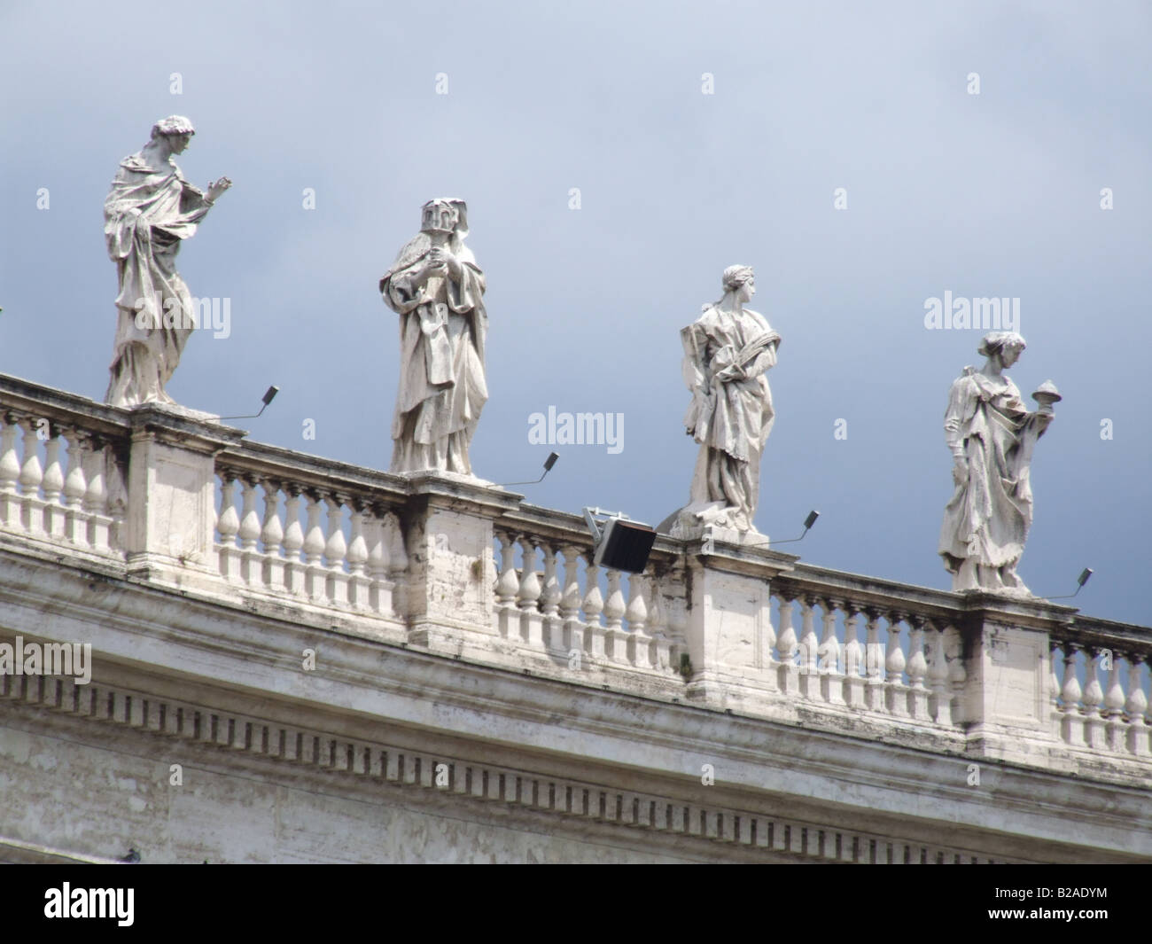 facade of portico in the vatican square, rome Stock Photo - Alamy