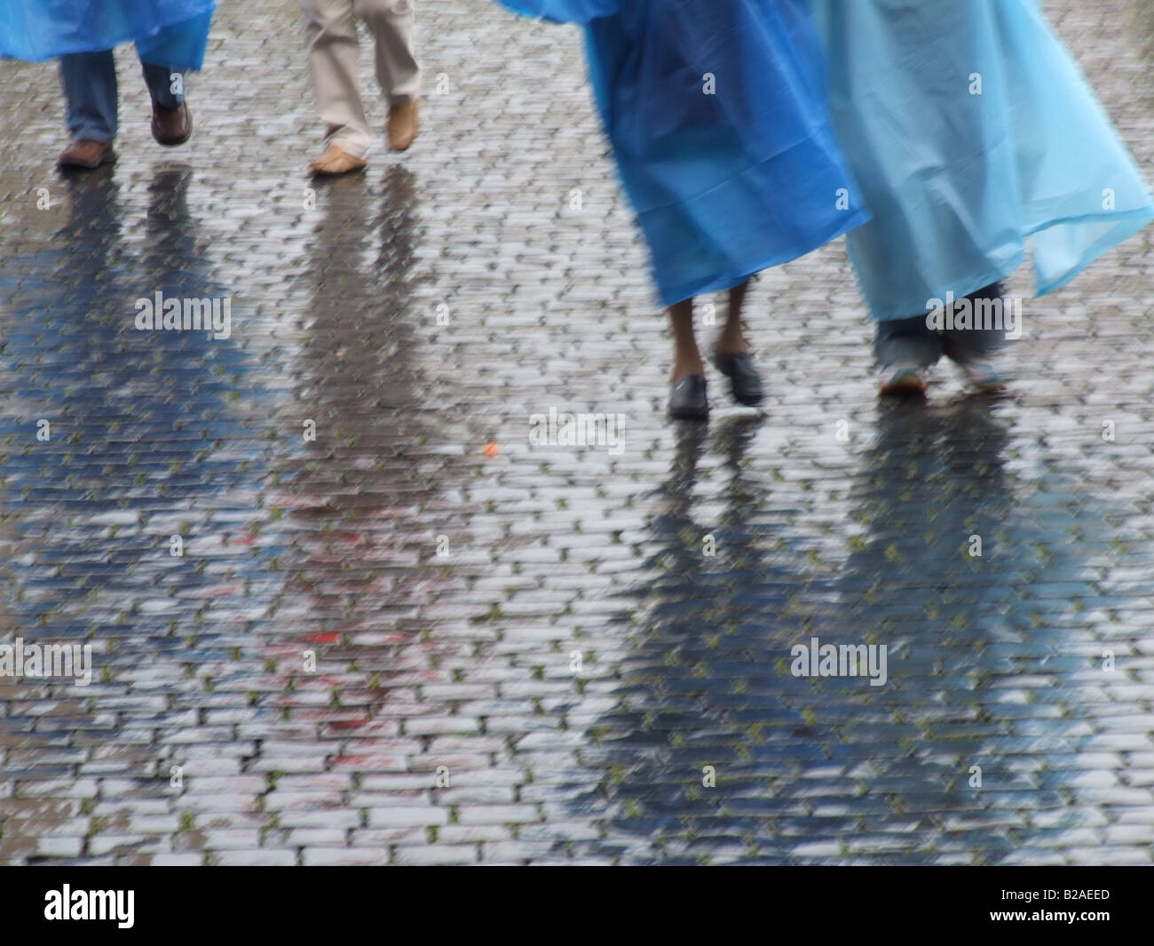 People in rain capes hi-res stock photography and images - Alamy