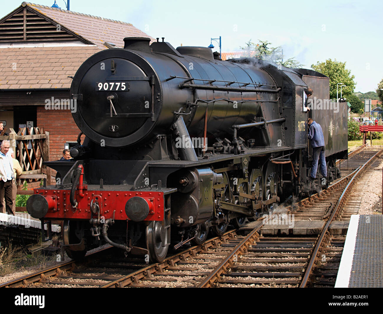 LOCOMOTIVE WAR DEPARTMENT (WD) AUSTERITY 2-10-0 LOCOMOTIVE 90775 ON ...