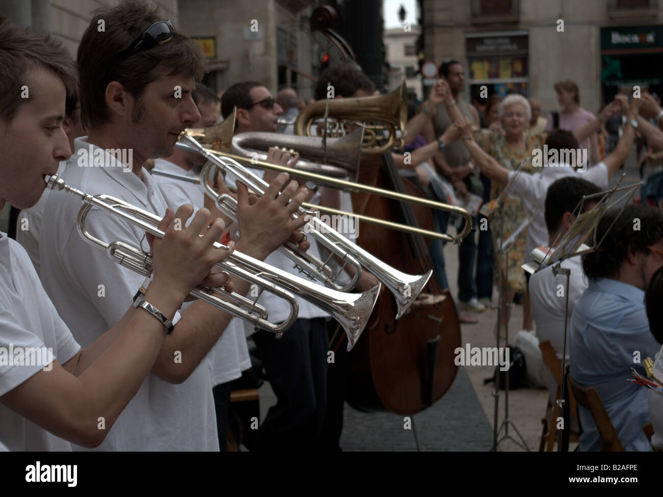 Dance band hi-res stock photography and images - Alamy