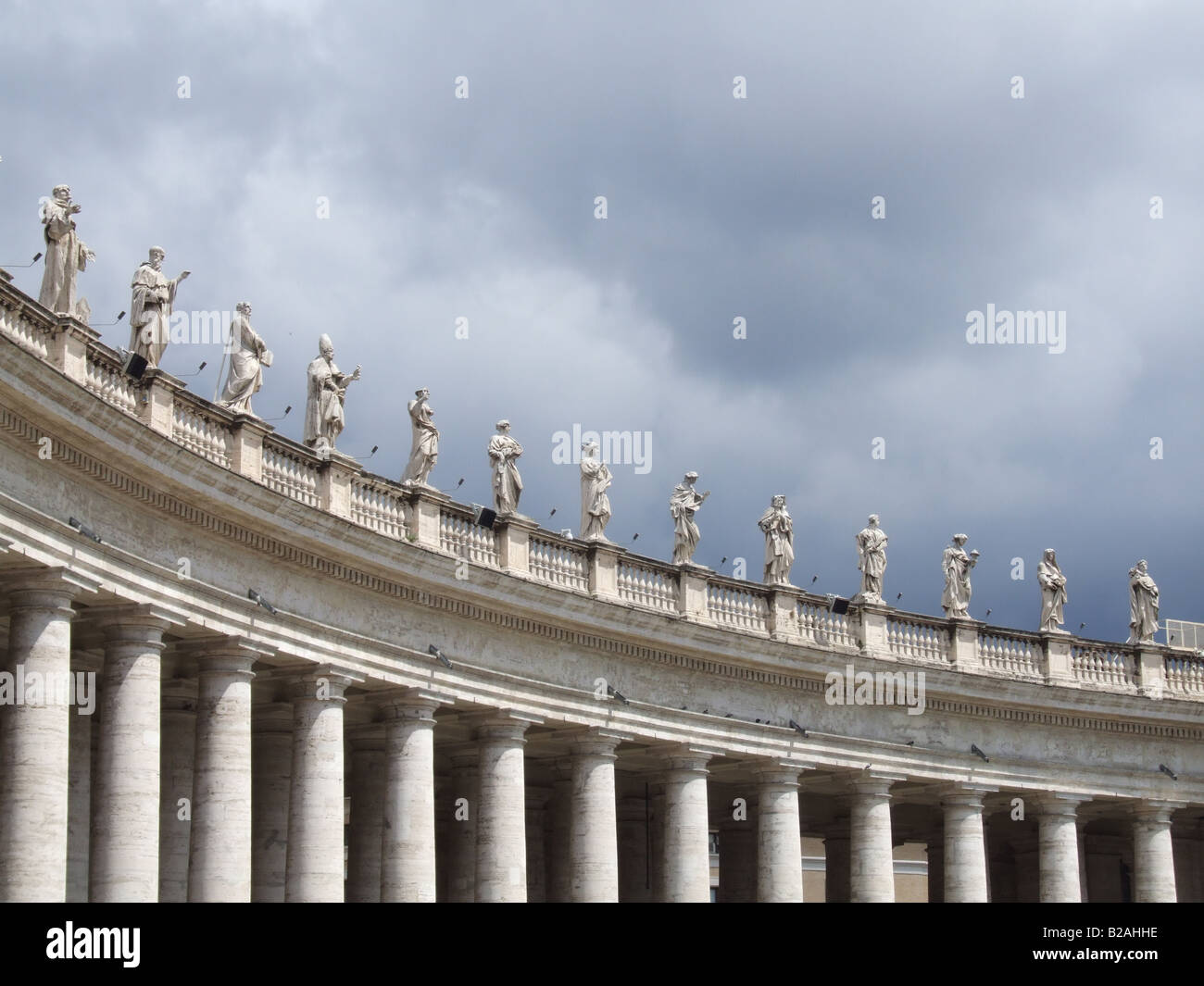 facade of portico in the vatican square, rome Stock Photo - Alamy