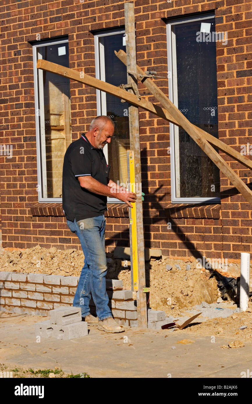 Professions / A Bricklayer at work on a building site.Melbourne ...