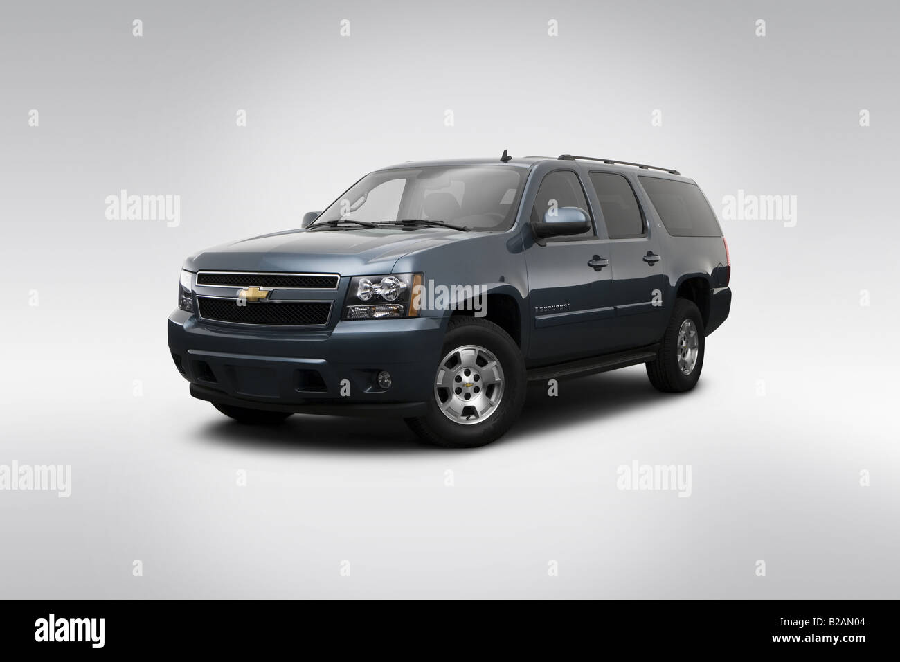 2008 Chevrolet Suburban LT in Blue - Front angle view Stock Photo - Alamy