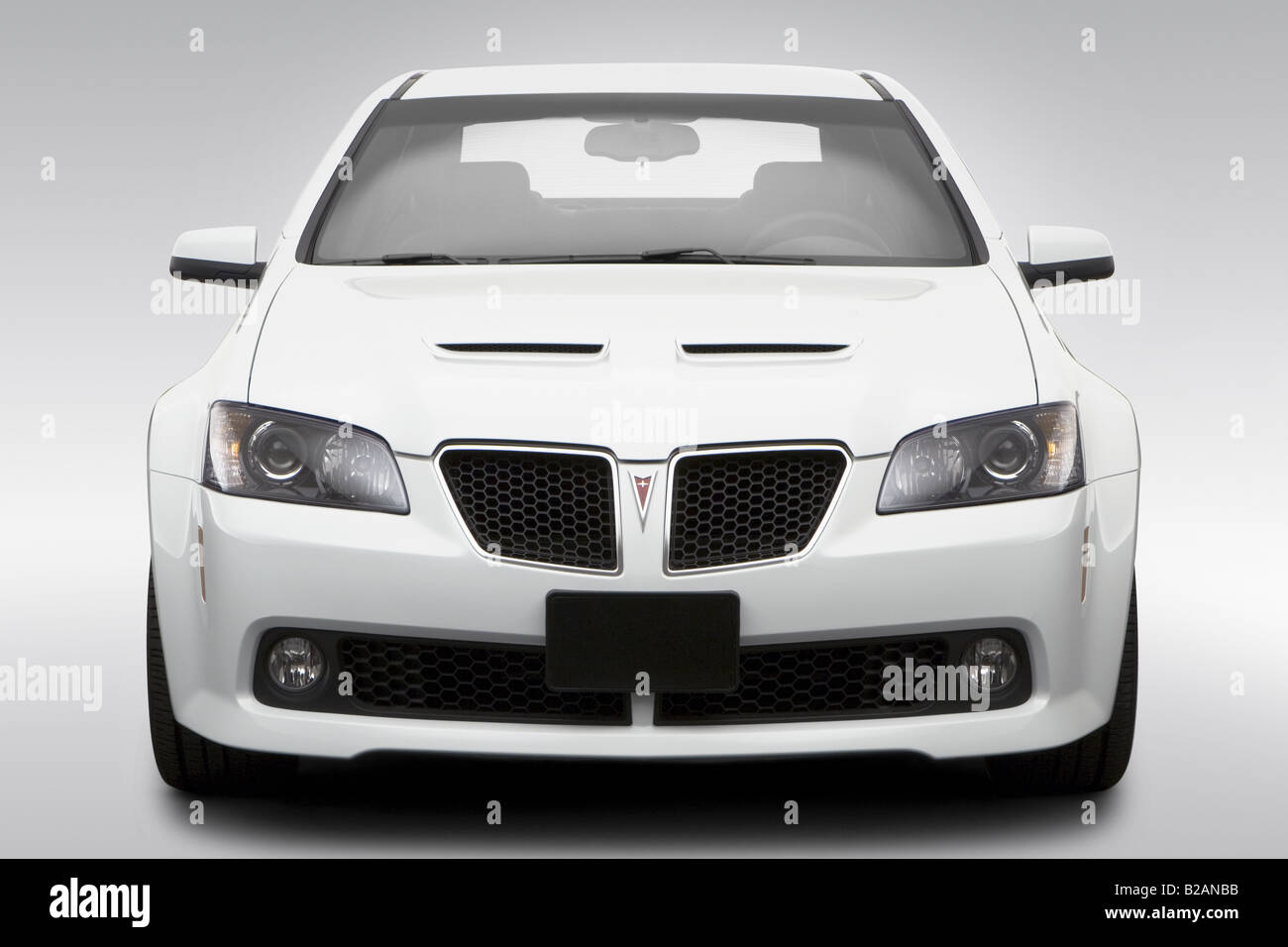2008 Pontiac G8 GT in White - Low/Wide Front Stock Photo - Alamy