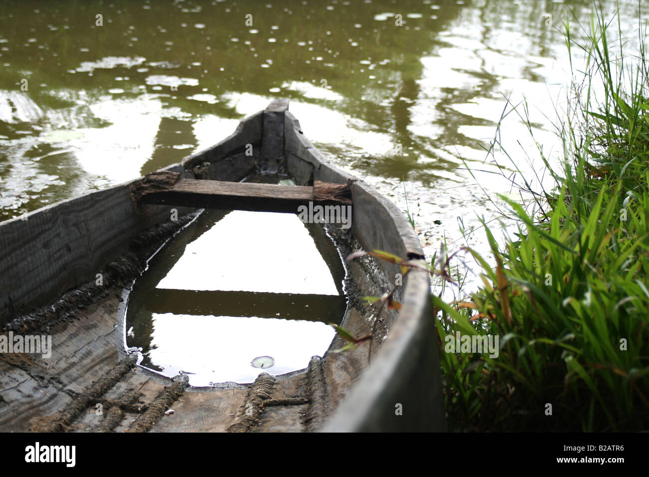 Shore boat resting hi-res stock photography and images - Alamy