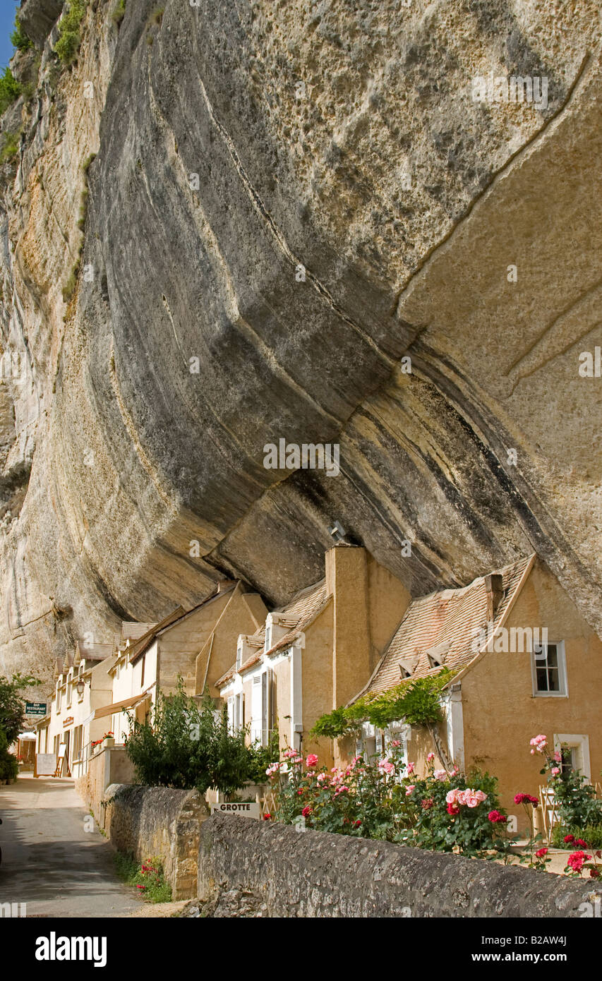 Stone age cave dwelling hi-res stock photography and images - Alamy