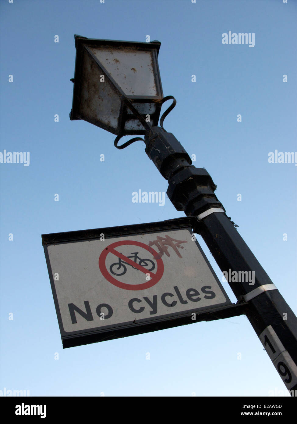 No cycles sign on lamppost, Richmond, London, United Kingdom Stock ...