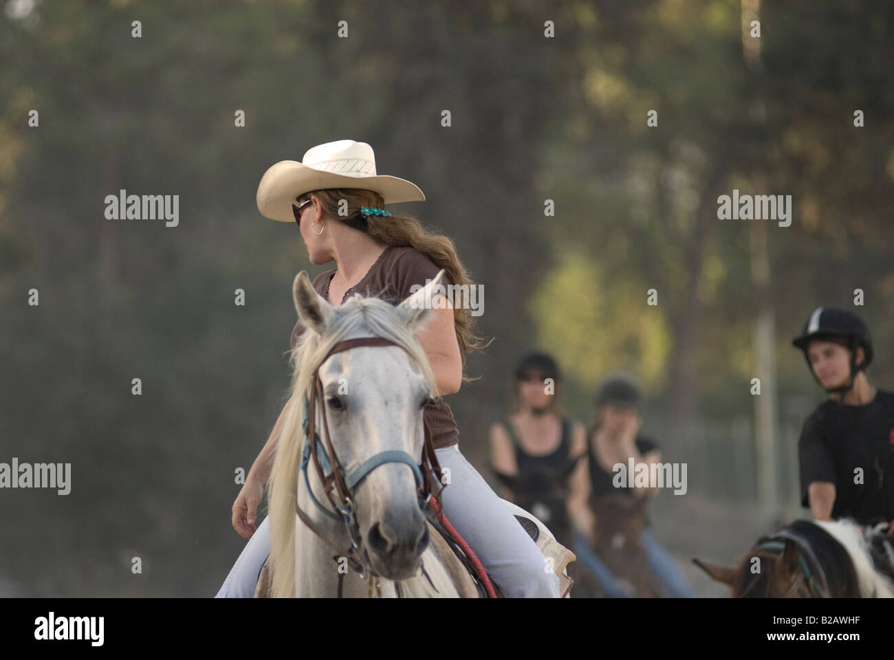 Women riding horses hi-res stock photography and images - Alamy
