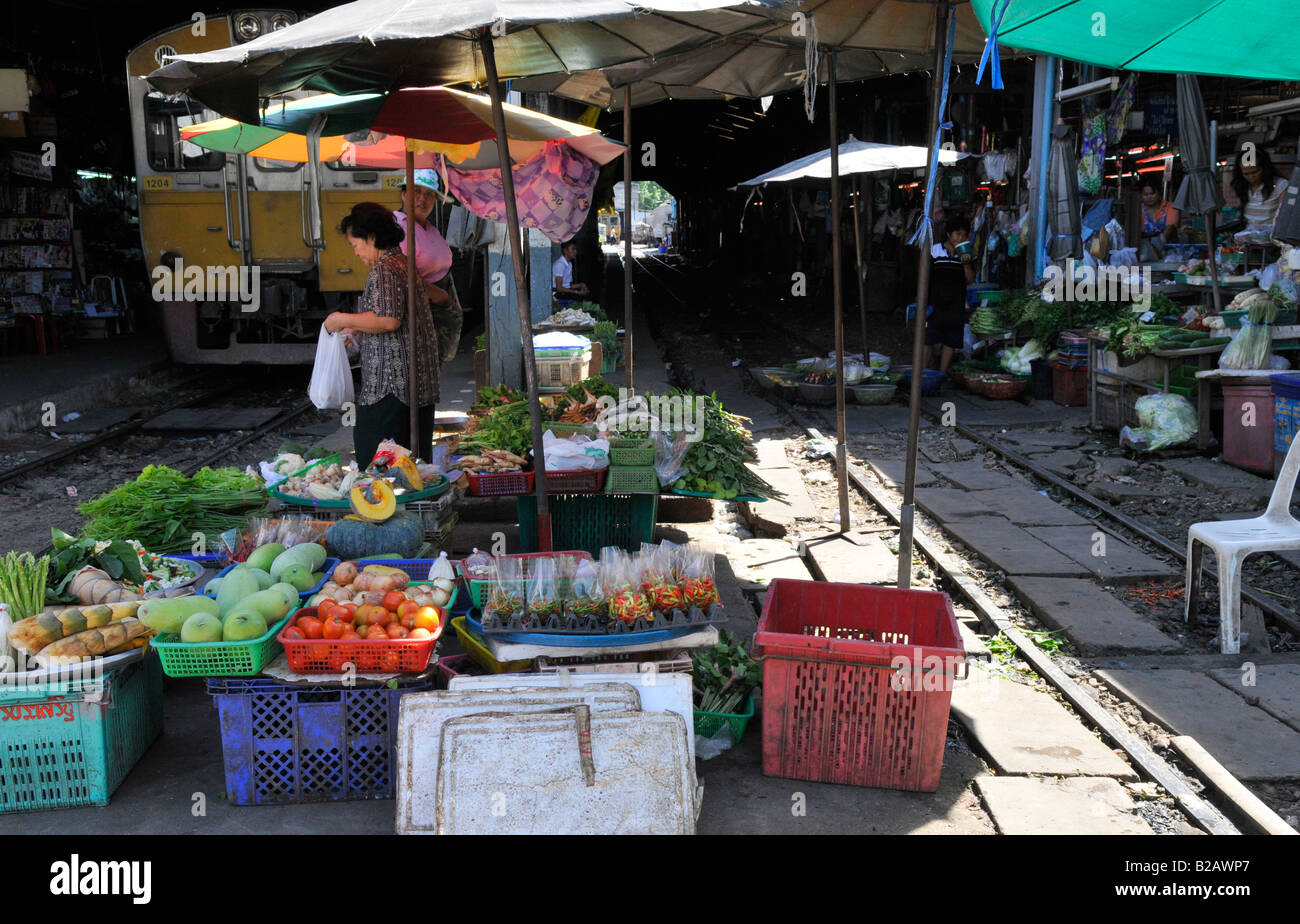 mahachai market , mahachai station, samutsakhon,thailand Stock Photo ...