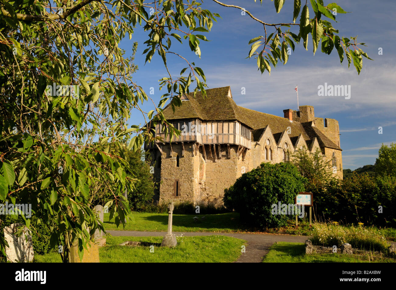 Stokesay castle gate house hi-res stock photography and images - Alamy