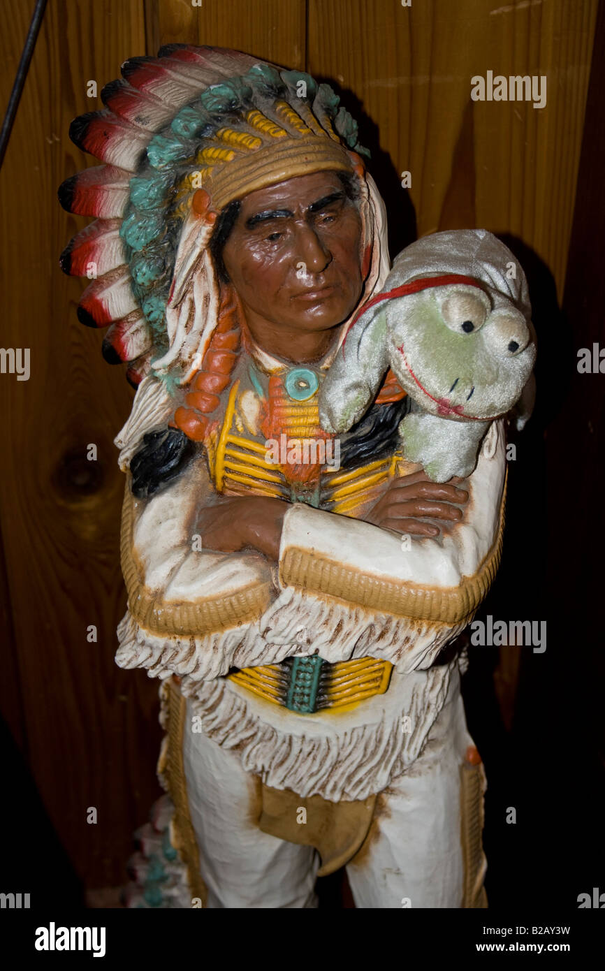 Native american indian statue hi-res stock photography and images - Alamy