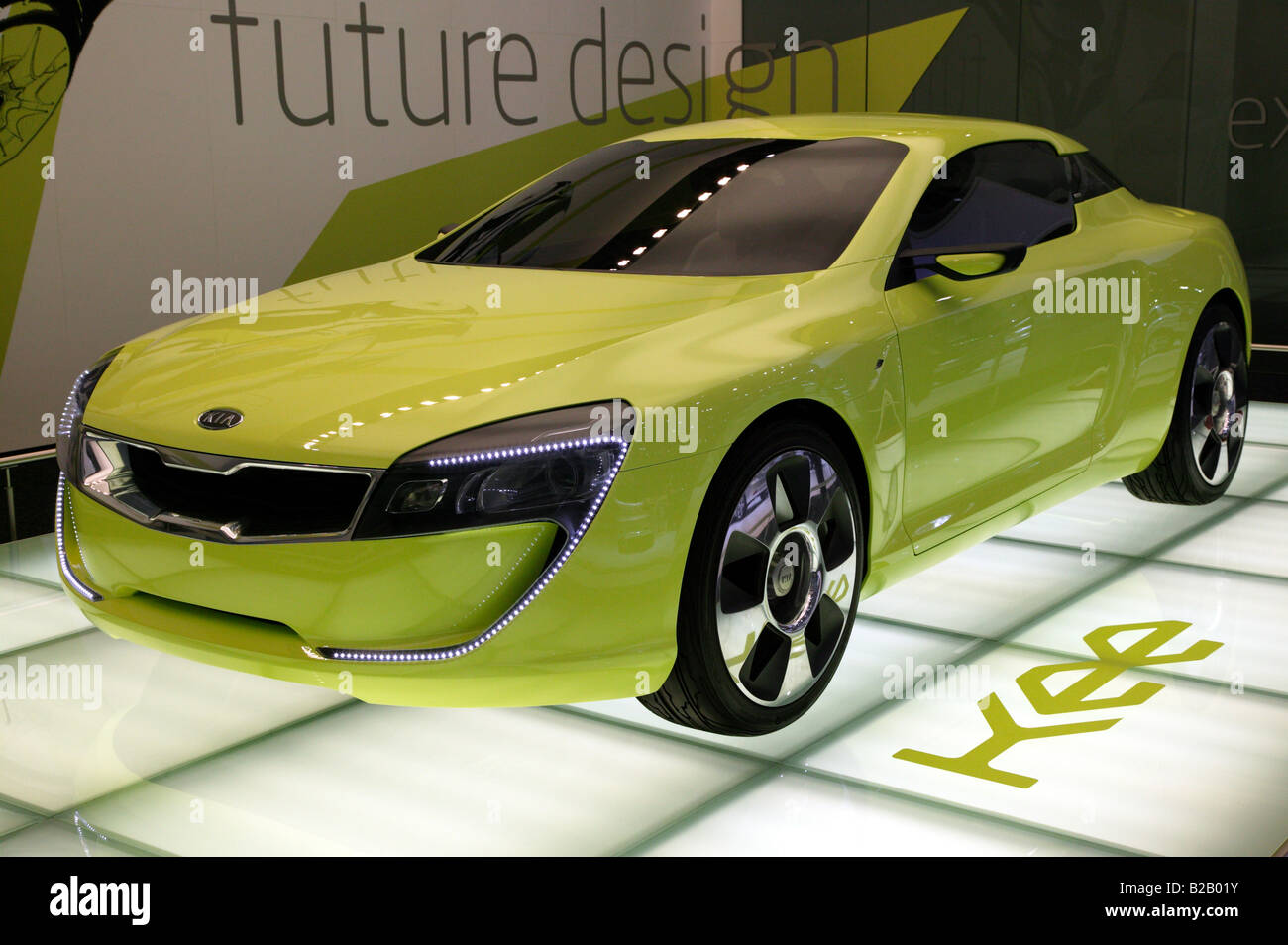 Three-quarter shot of the Kia Kee Coupe Concept at the 2008 London ...