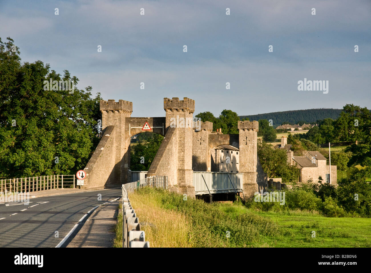 Middleham bridge, Wensleydale, North Yorkshire Stock Photo - Alamy