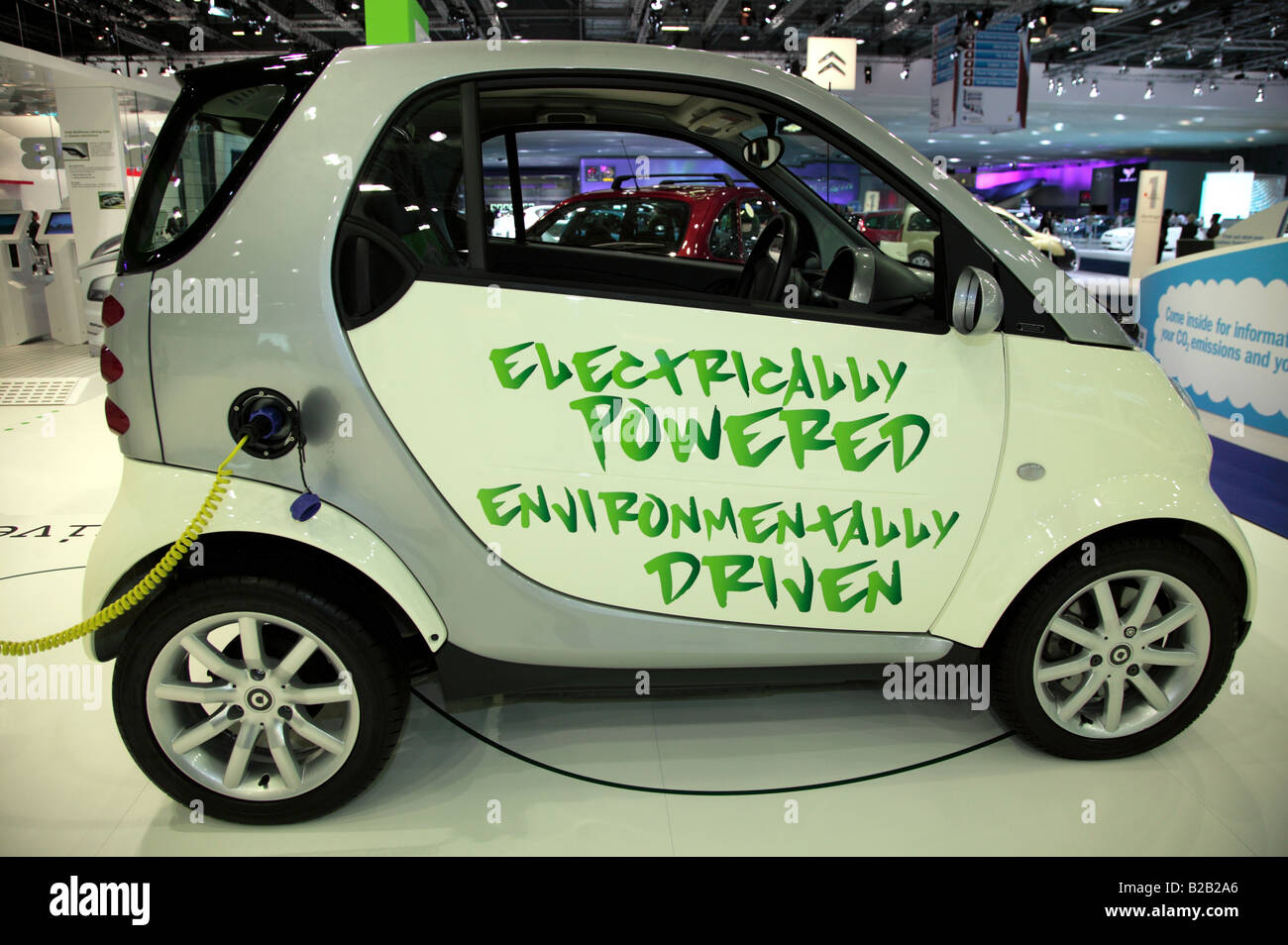Smart electric vehicle on display at the 2008 London Motor Show Stock ...