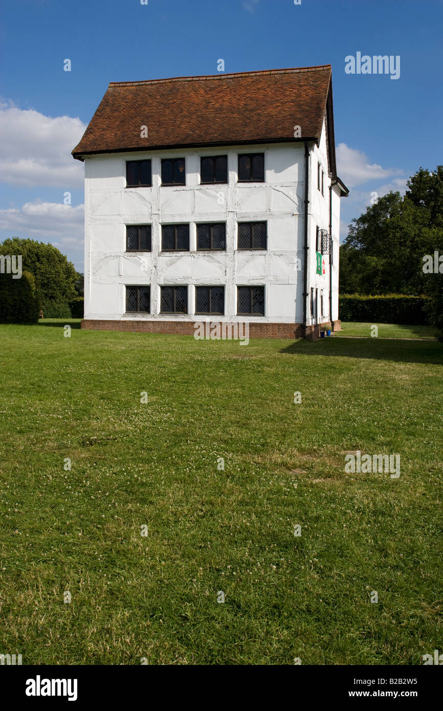 Queen elizabeths hunting lodge hi-res stock photography and images - Alamy