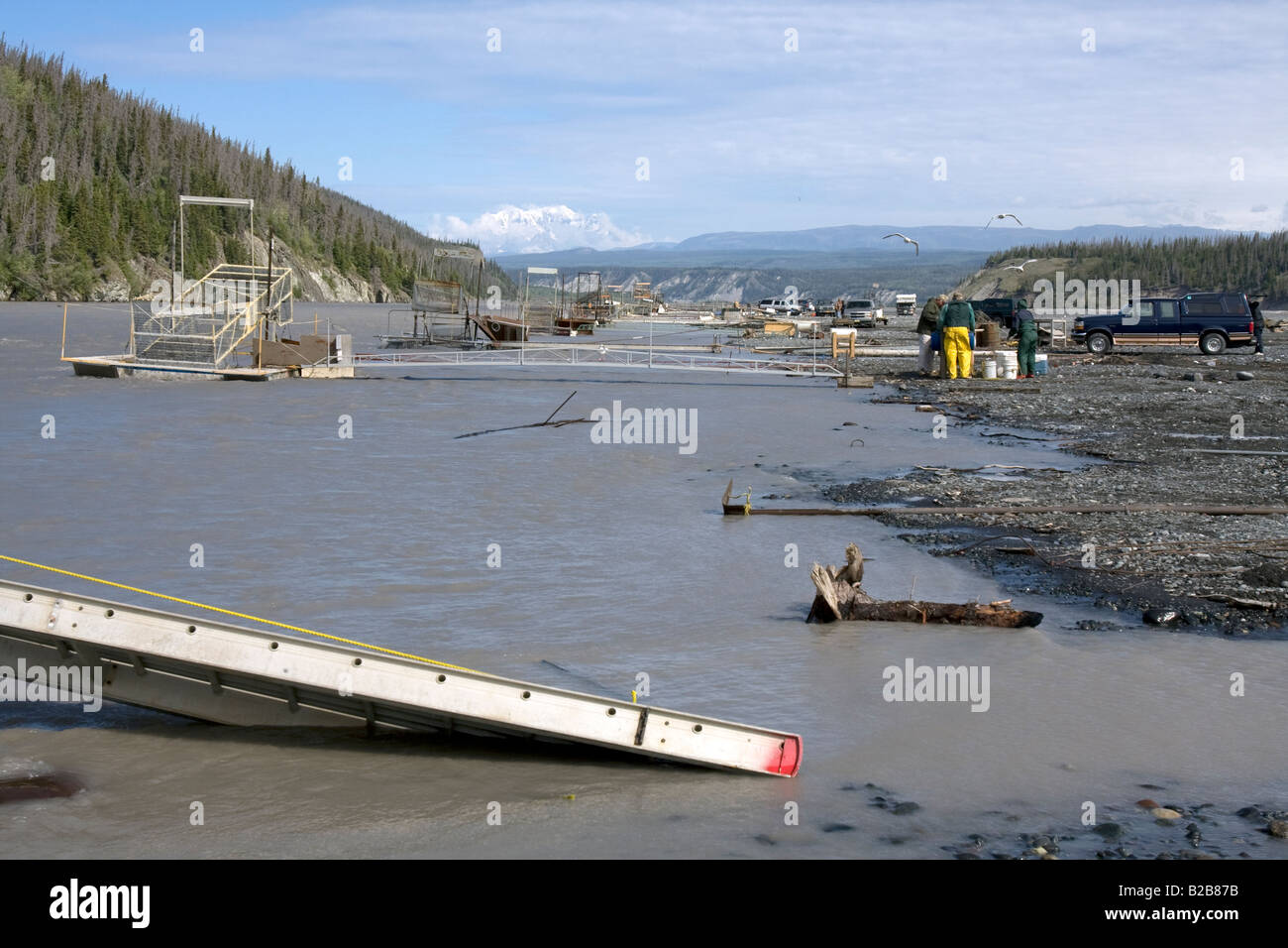 Fishing wheels along copper river hi-res stock photography and images ...