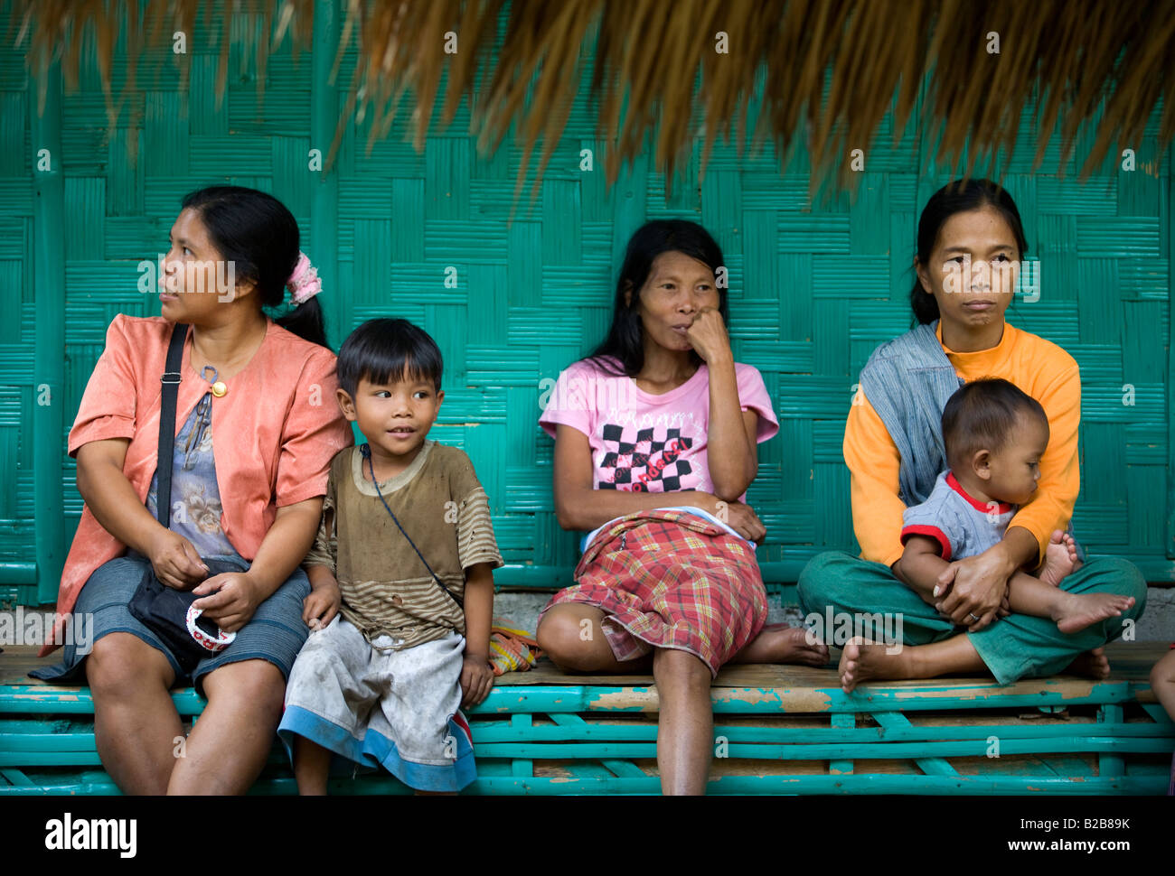 Mangyan women and children in the Panaytayan community near Mansalay ...