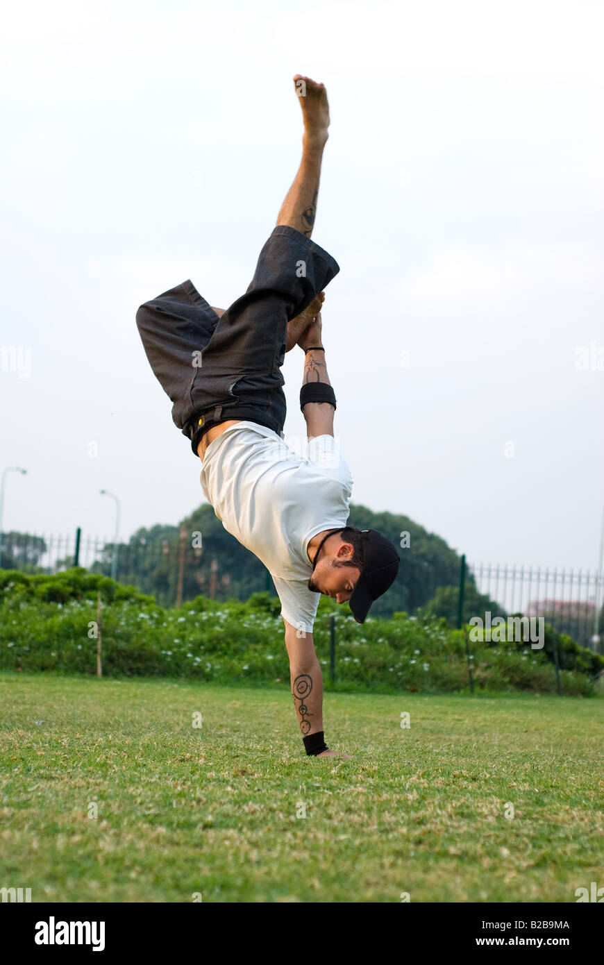 Acrobat activity hi-res stock photography and images - Alamy