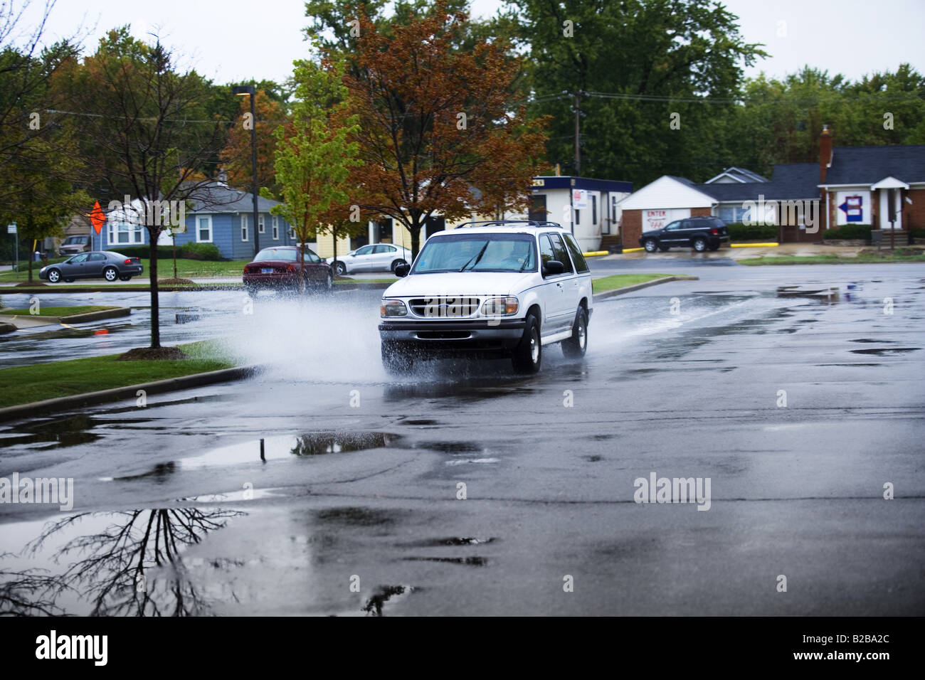 Ford Explorer driving through puddles of rain Stock Photo - Alamy
