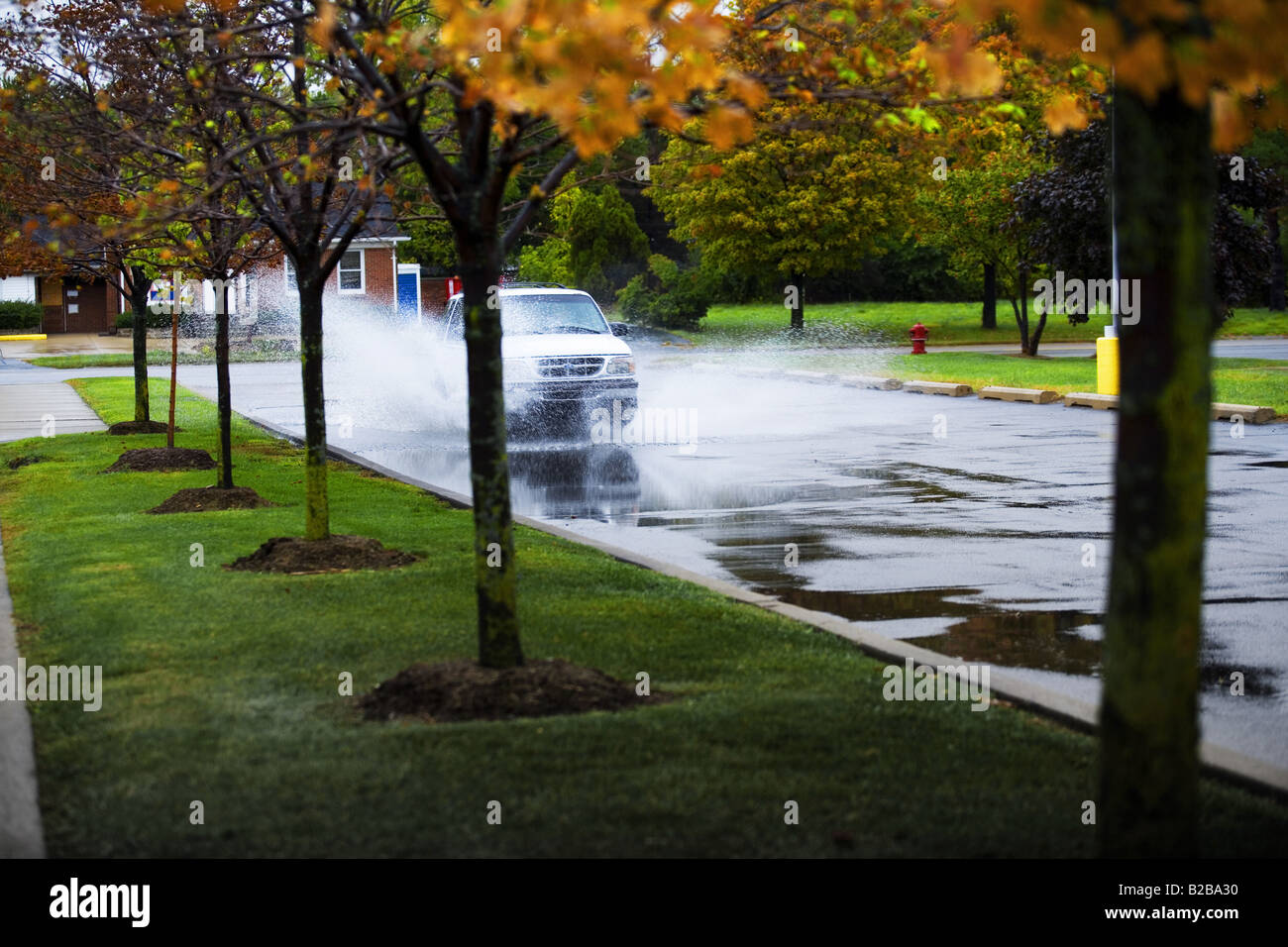 Ford Explorer driving through puddles of rain Stock Photo - Alamy
