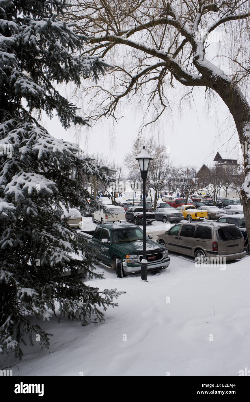 Snow covered vehicles in parking lot Stock Photo - Alamy