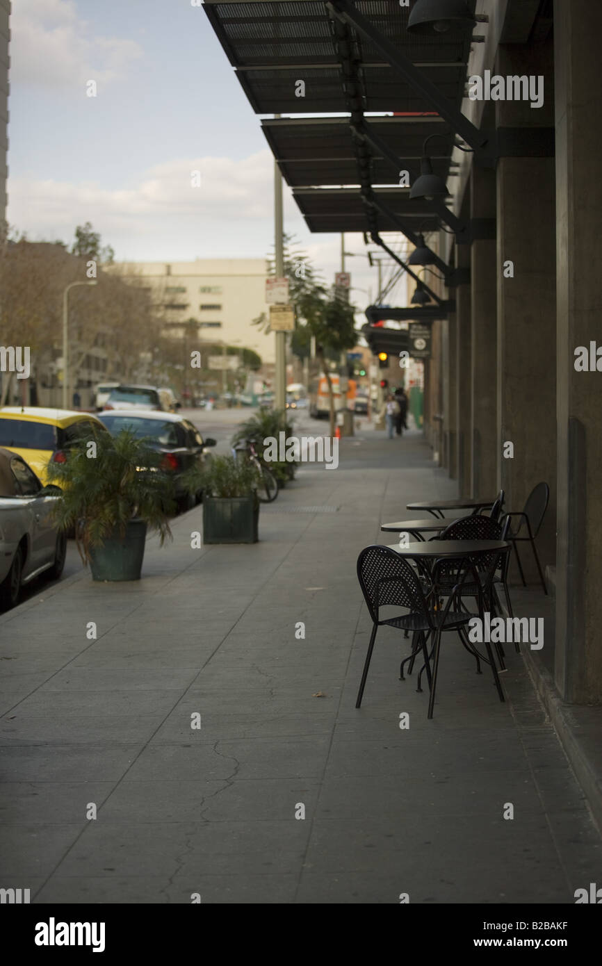 Sidewalk café tables on sidewalk Stock Photo - Alamy