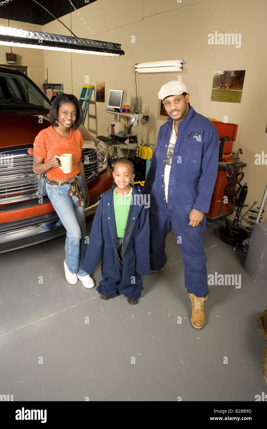 Man using air pump hi-res stock photography and images - Alamy