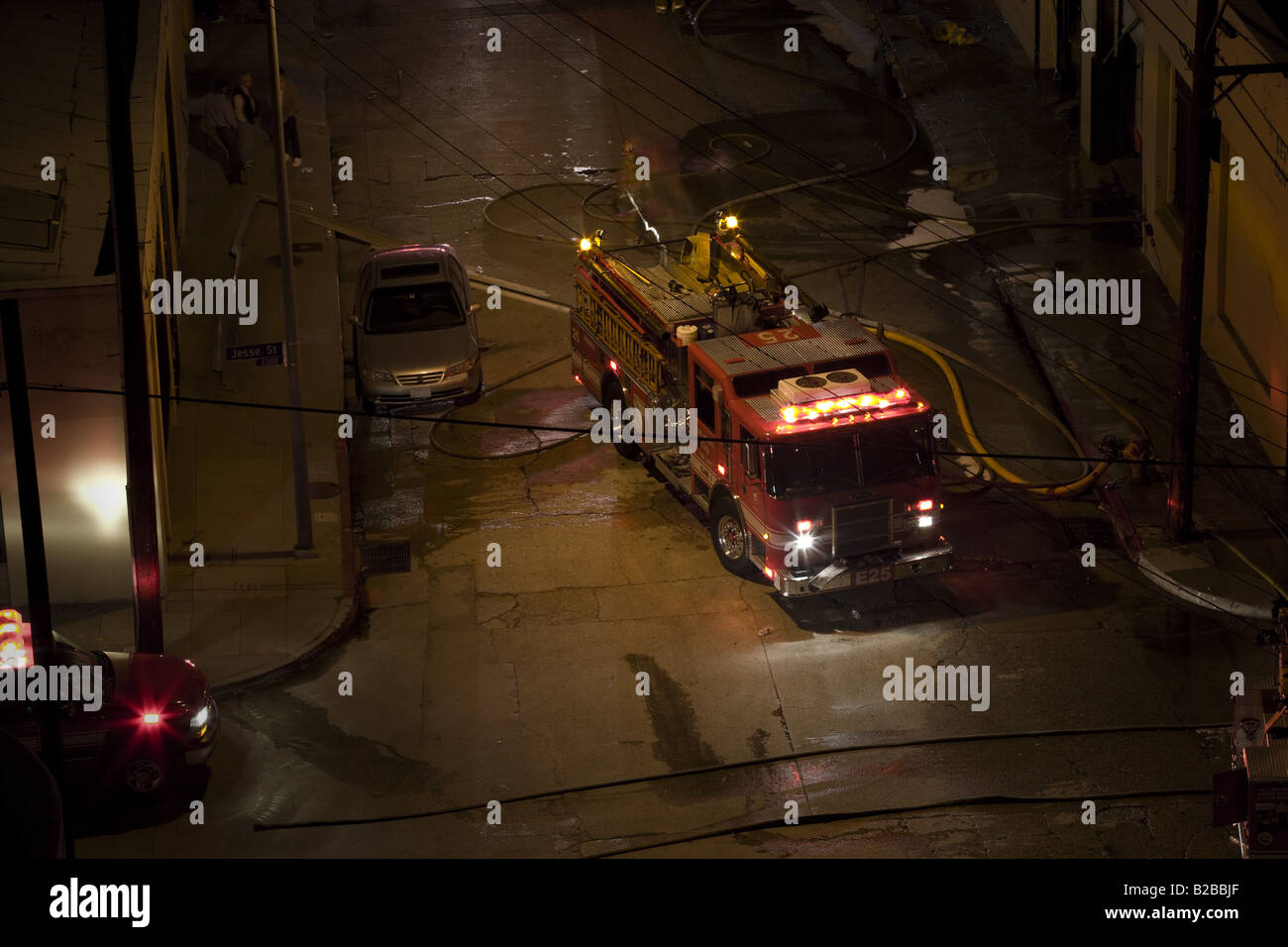 Fire engine arriving emergency hi-res stock photography and images - Alamy