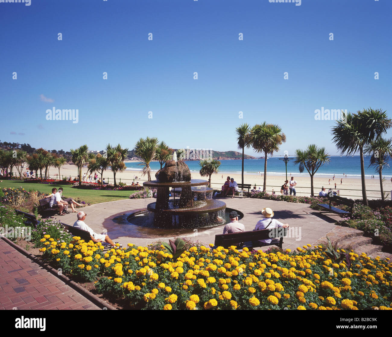 Fountains in channel gardens hi-res stock photography and images - Alamy