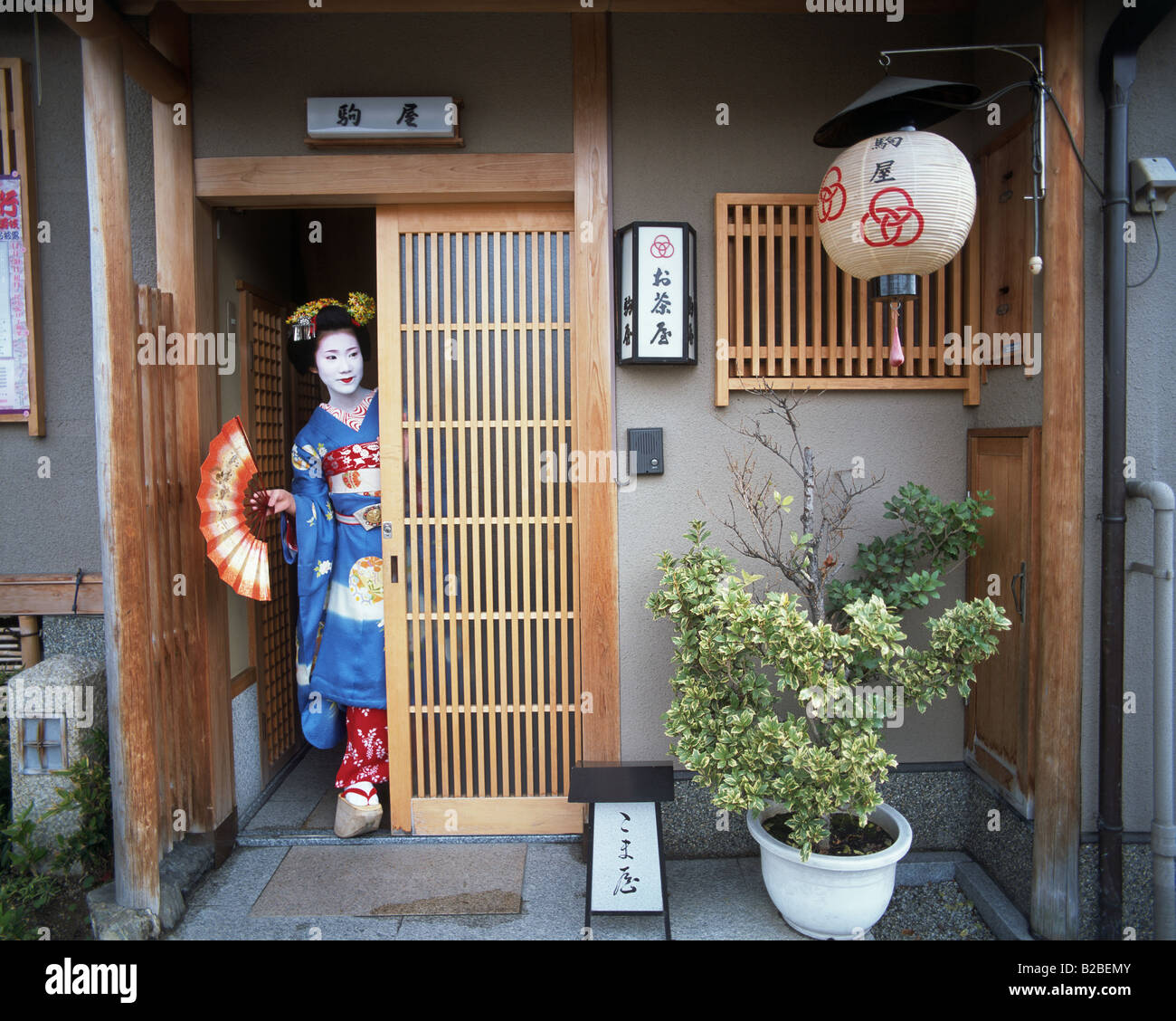 Geisha girl hi-res stock photography and images - Alamy