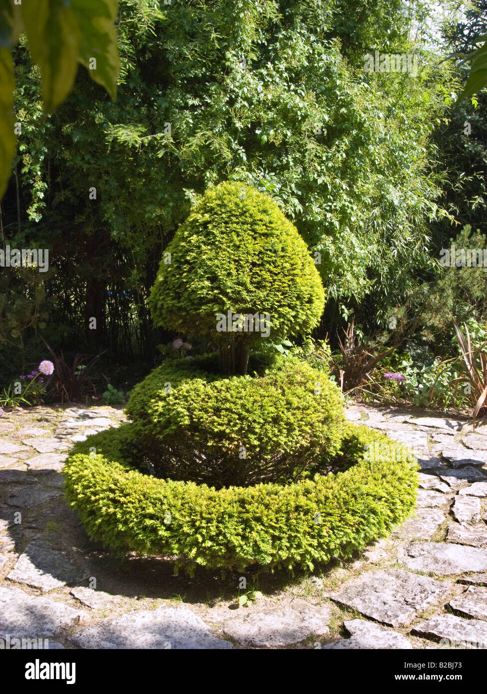 Yew topiary hi-res stock photography and images - Alamy