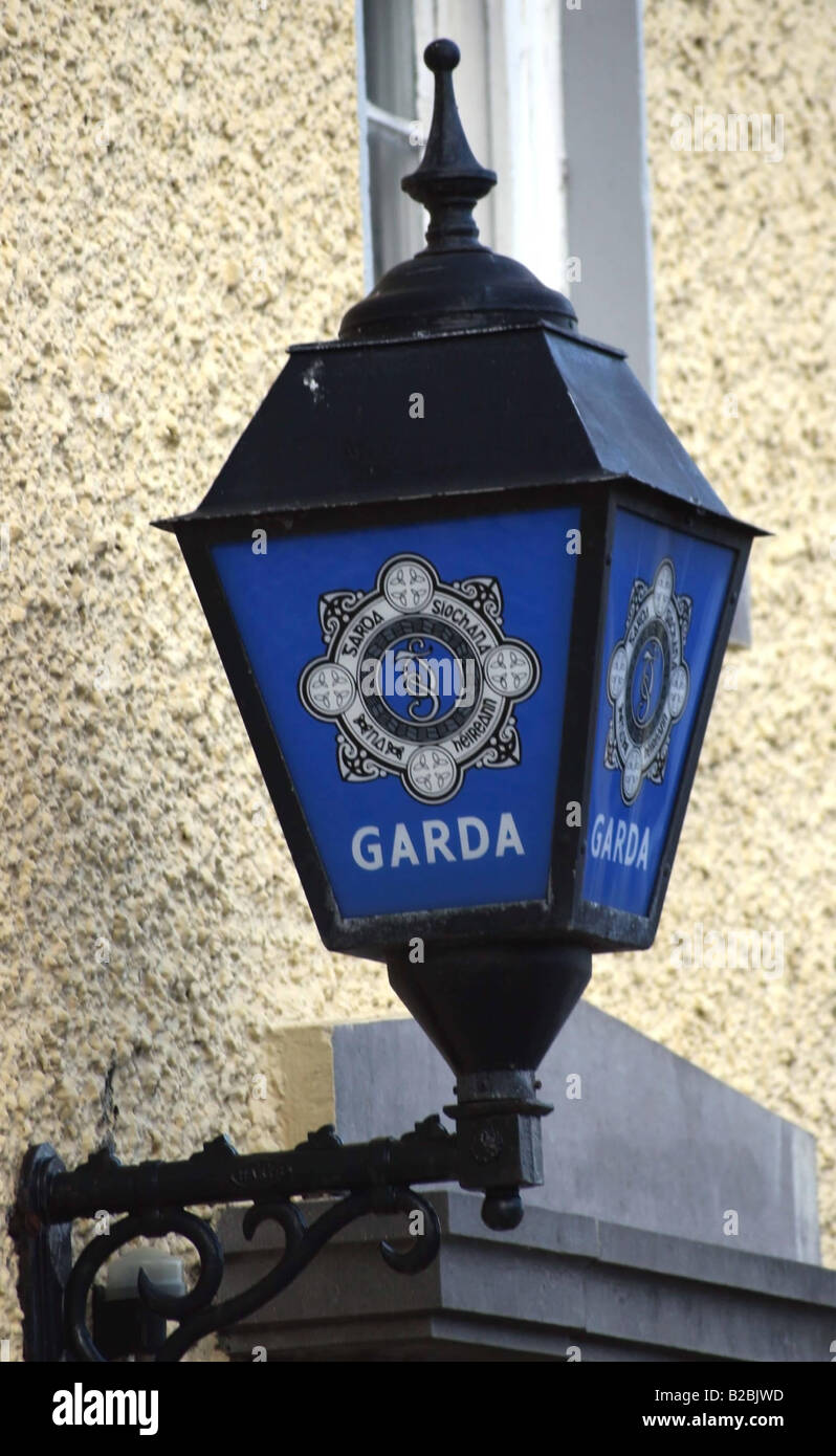 Irish police sign Date 21 12 2007 Ref B886 109833 0133 COMPULSORY ...