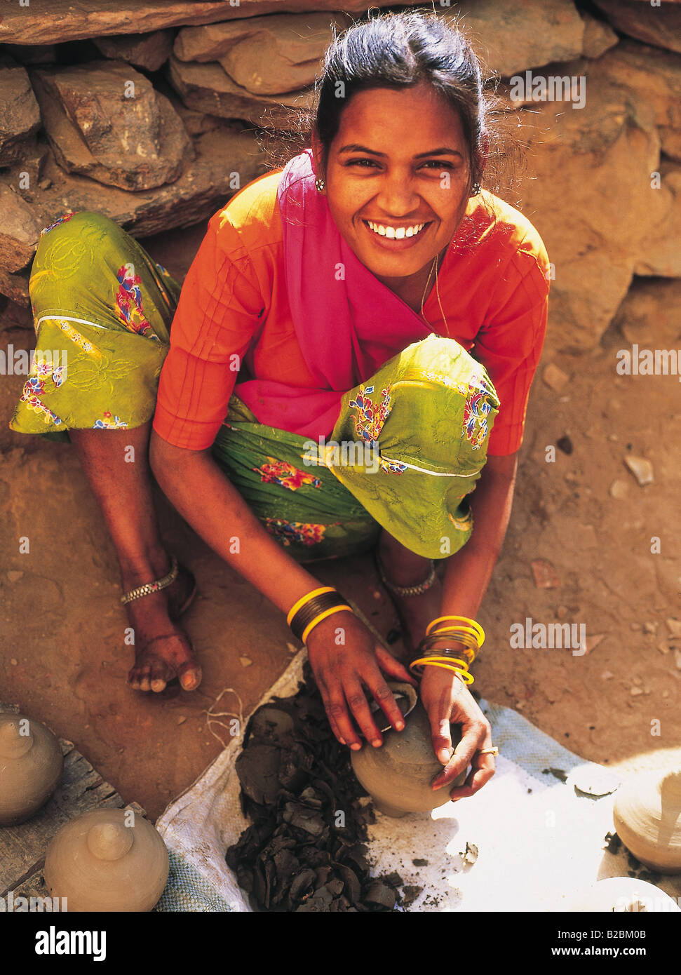 Woman potter india hi-res stock photography and images - Alamy