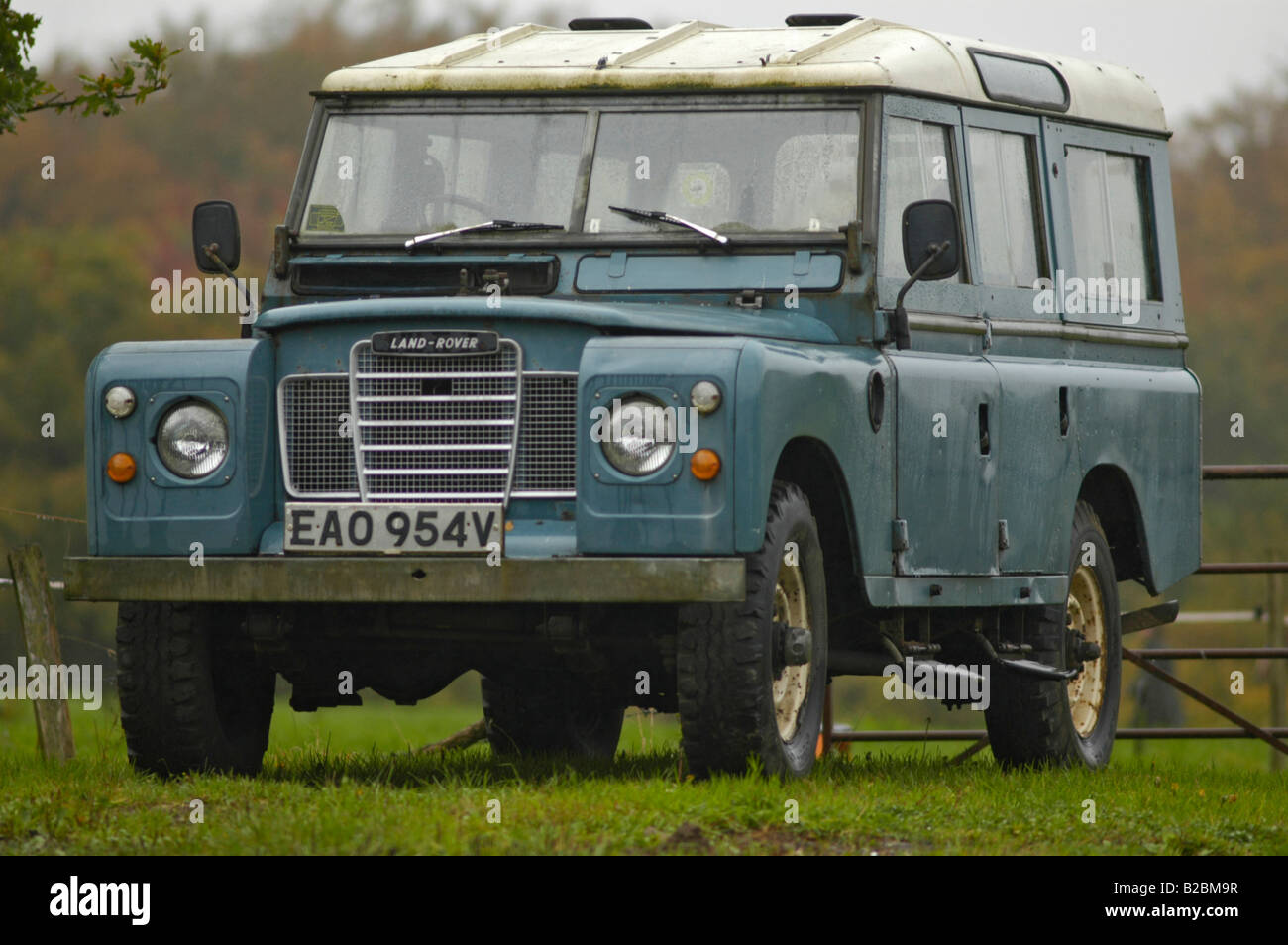 Land rover 109 series hi-res stock photography and images - Alamy