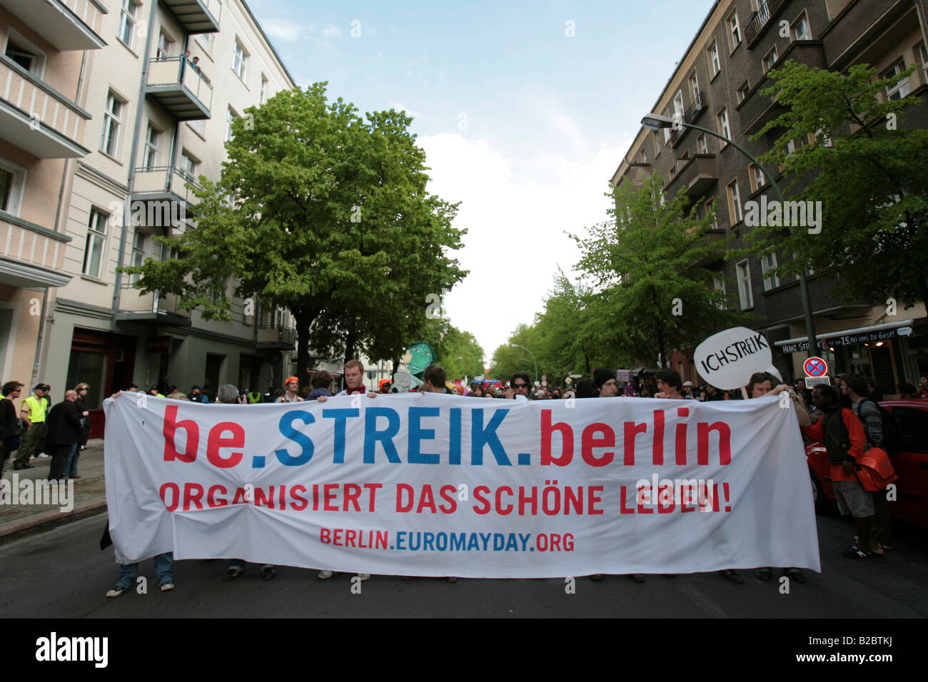 Worker strikes europe hi-res stock photography and images - Alamy