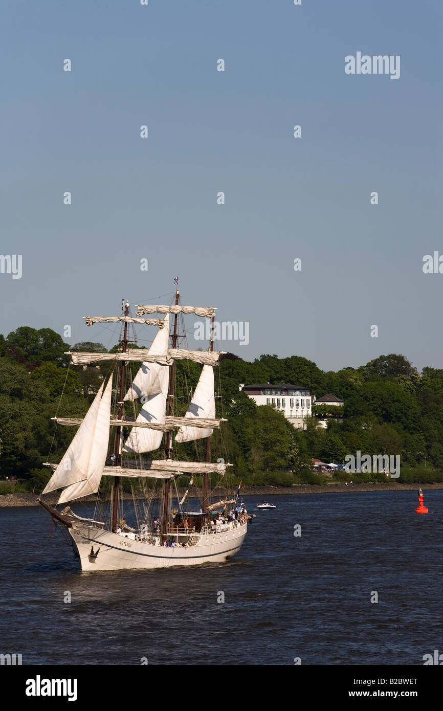 Artemis ship hi-res stock photography and images - Alamy